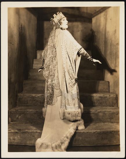 From Sarah Bernhardt to Samuel Beckett: Broadway Photographs from MCNY ...