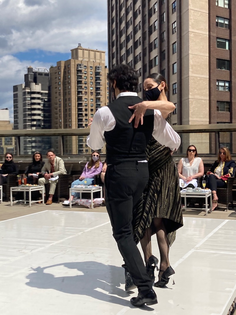 Watch Dancers at iHeartDance concert emerge into the sun – New York Theater
